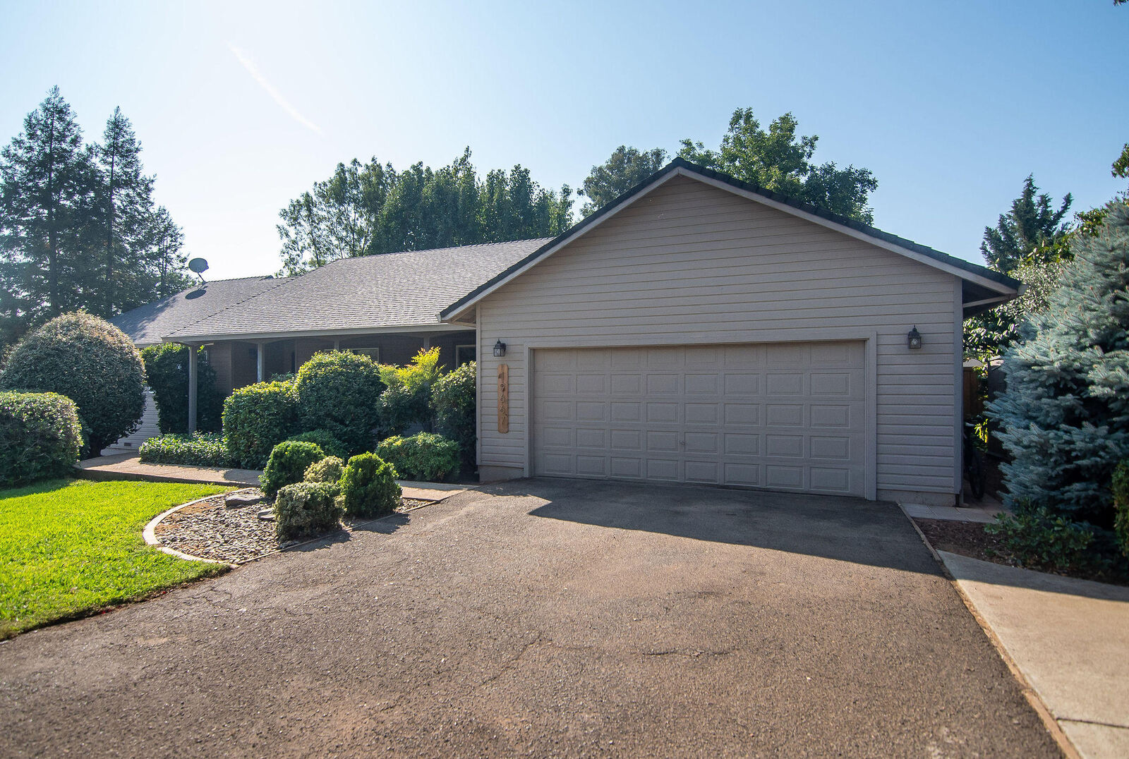 3 bed Redding home for sale: 19667 Paso Robles Avenue, Redding, CA 96003