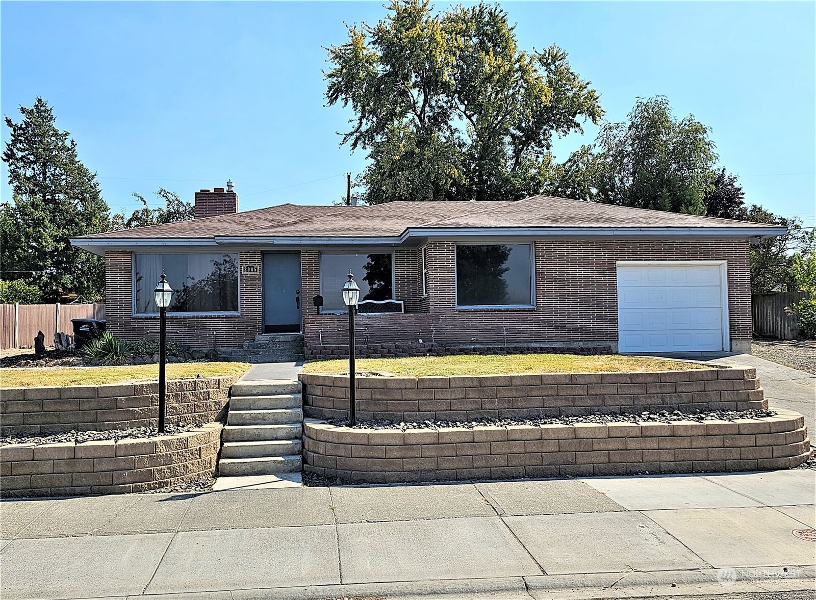 House for sale in Moses Lake: 2005 S Crestmont Drive, Moses Lake, WA 98837