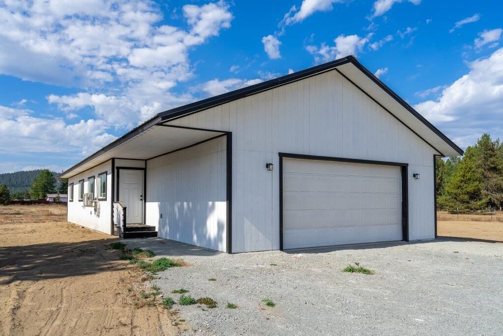 3 bed Newport home for sale: 52 Farnsworth Ln, Newport, WA 99156