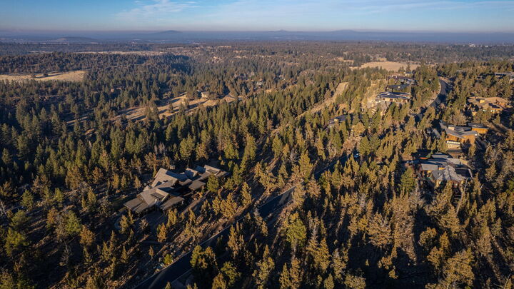 MLS#220193640: 1692 NW Wild Rye Circle, Bend, OR 97703