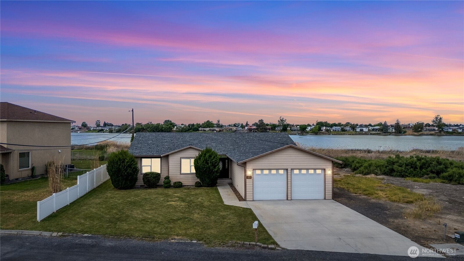 Home for sale in Moses Lake: 1102 S Eastlake Drive, Moses Lake, WA 98837