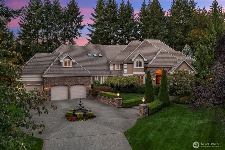 Home for sale in Redmond: 20450 NE 71st Street, Redmond, WA 98053