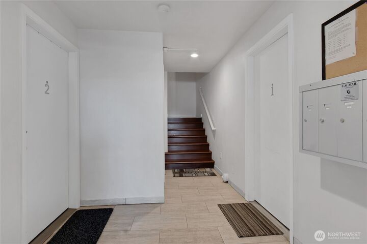 Home for sale in Seattle: 417 23rd Avenue 4, Seattle, WA 98122
